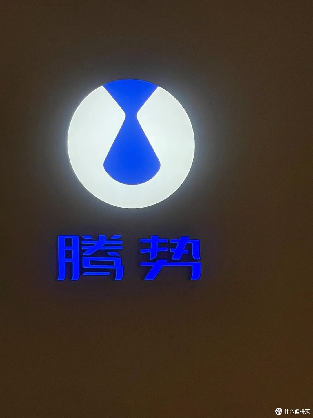 全新问界M7最“难缠”的对手来了！腾势N8L掀起30万级市场风暴_SUV_什么值得买