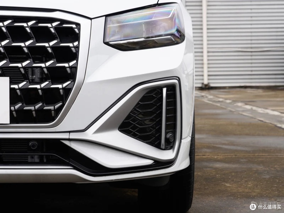 买车少花冤枉钱，奥迪Q2L内饰豪华且实用性强_车用座垫_什么值得买