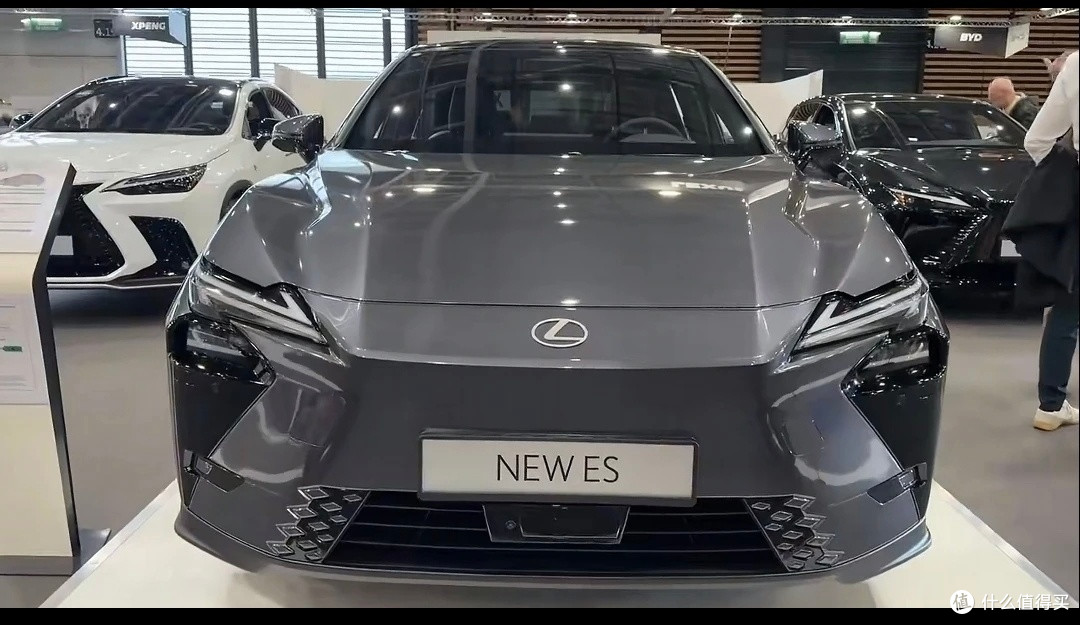 800V快充+685km续航！雷克萨斯ES350e实车亮相，从过渡到归宿！_新能源车_什么值得买