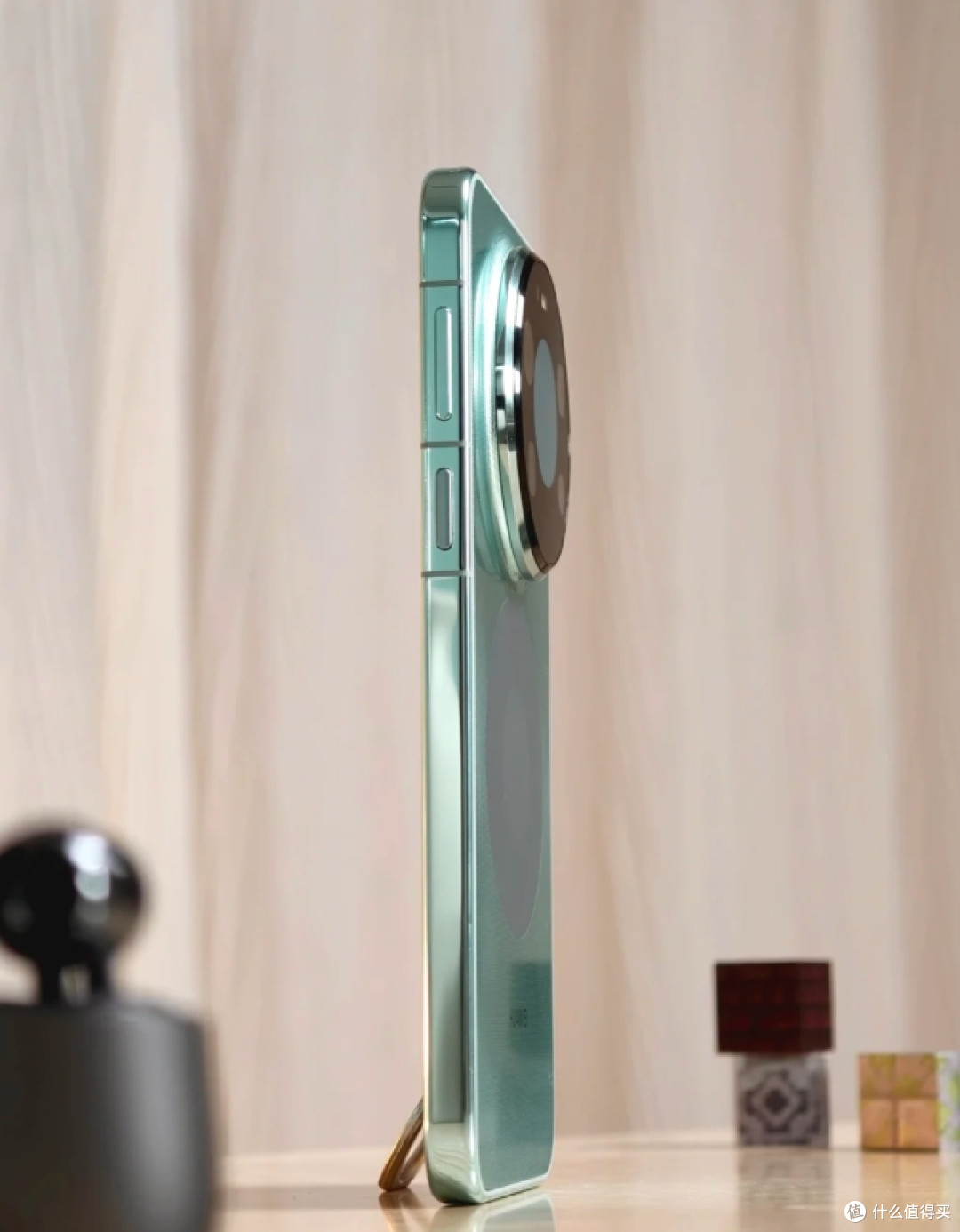 华为 Mate80Pro和ProMax怎么选？外观差不多，实际体验完全不一样_其他智能手机_什么值得买