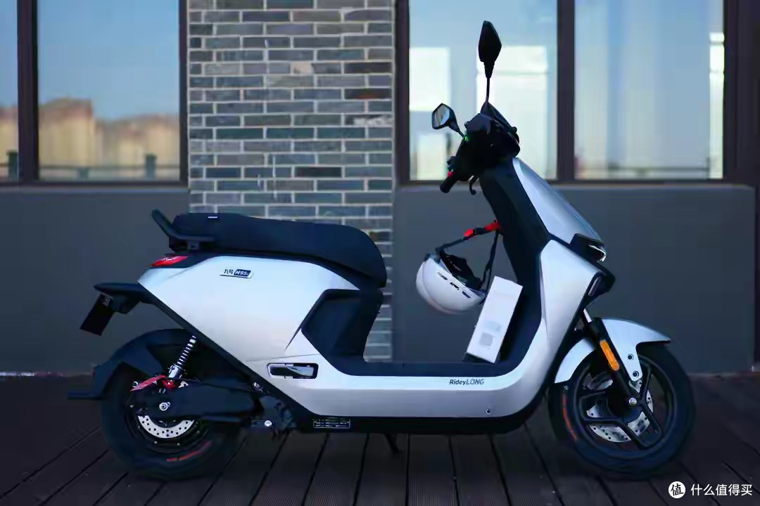 九号M5 200凭啥卖1.9万？真能平替燃油摩托？_摩托车整车_什么值得买