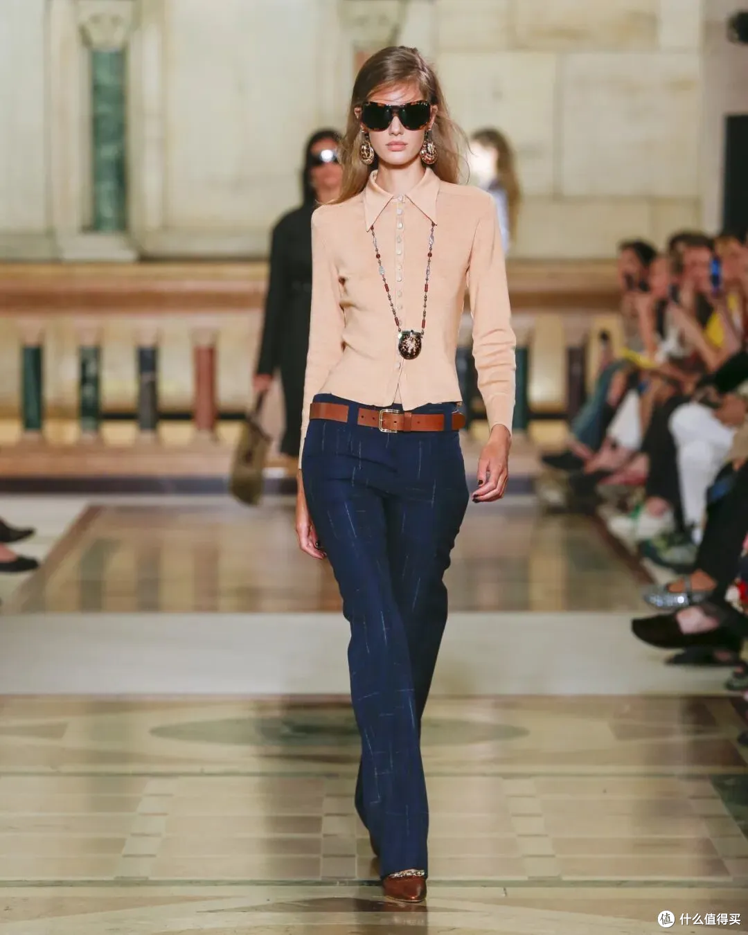 Tory Burch腰线可以低，姿态要高，释放自信从容、优雅舒展的气息_特色女装_什么值得买