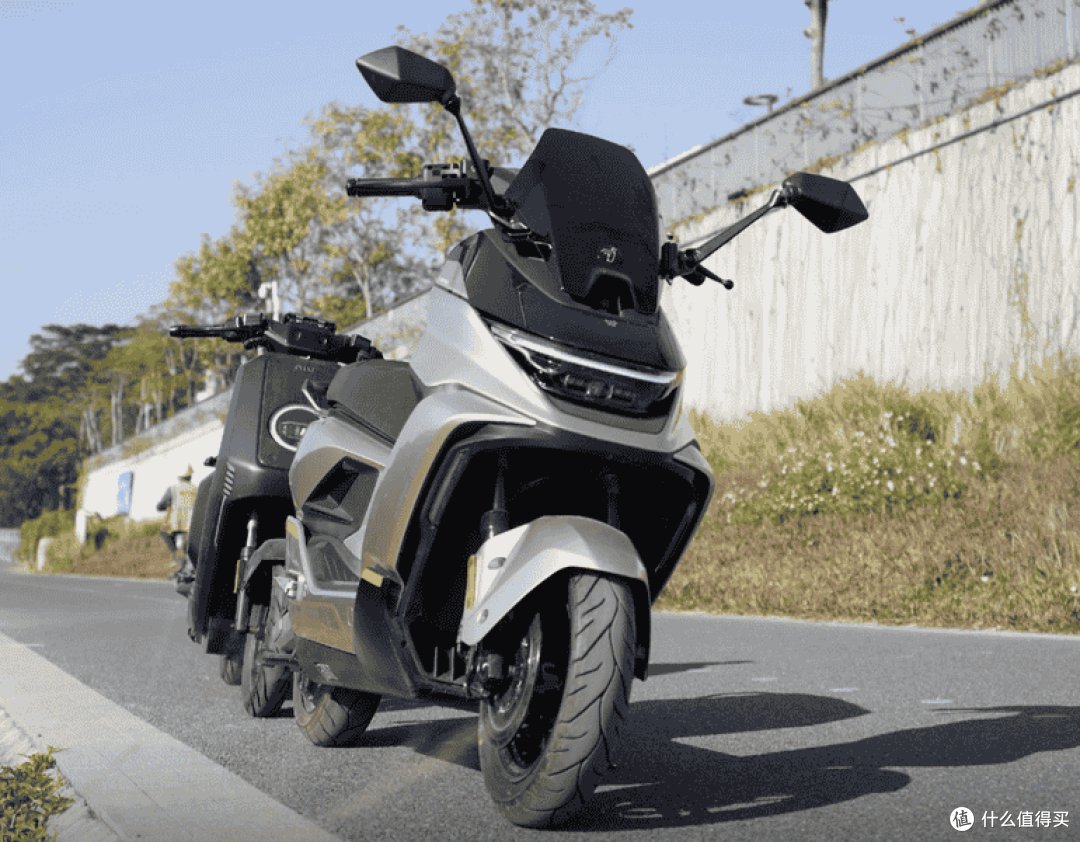16小时狂销4700台，九号M5 200掀起电摩新风暴！_电动车_什么值得买