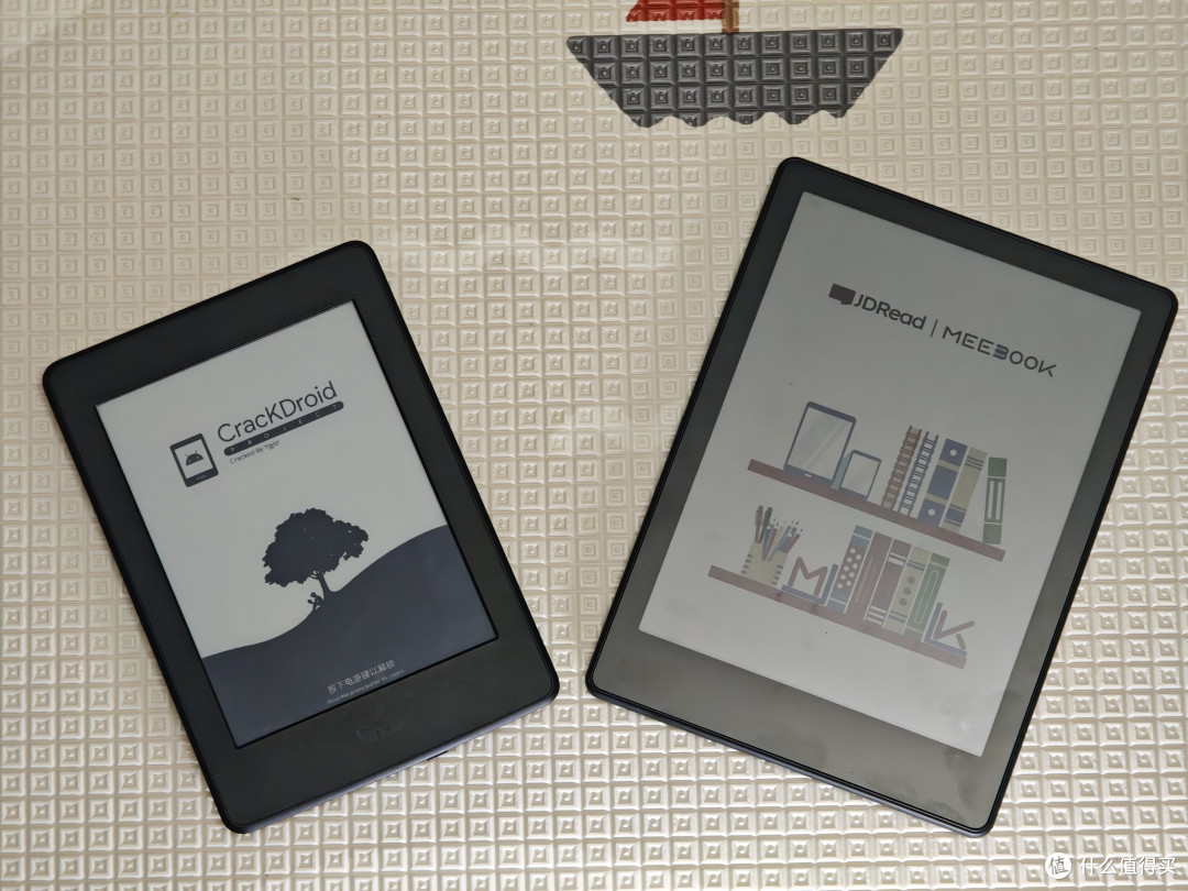 10年前的Kindle vs 新一代｜Meebook M8C实测：静态显示差距不大_电子书阅读器_什么值得买