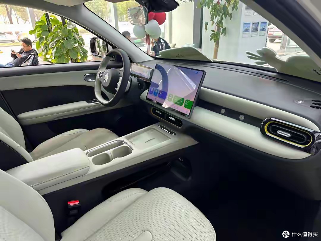 两台重磅小车！同为A0级小型车，零跑A10和奇瑞QQ3 EV该如何选_新能源车_什么值得买